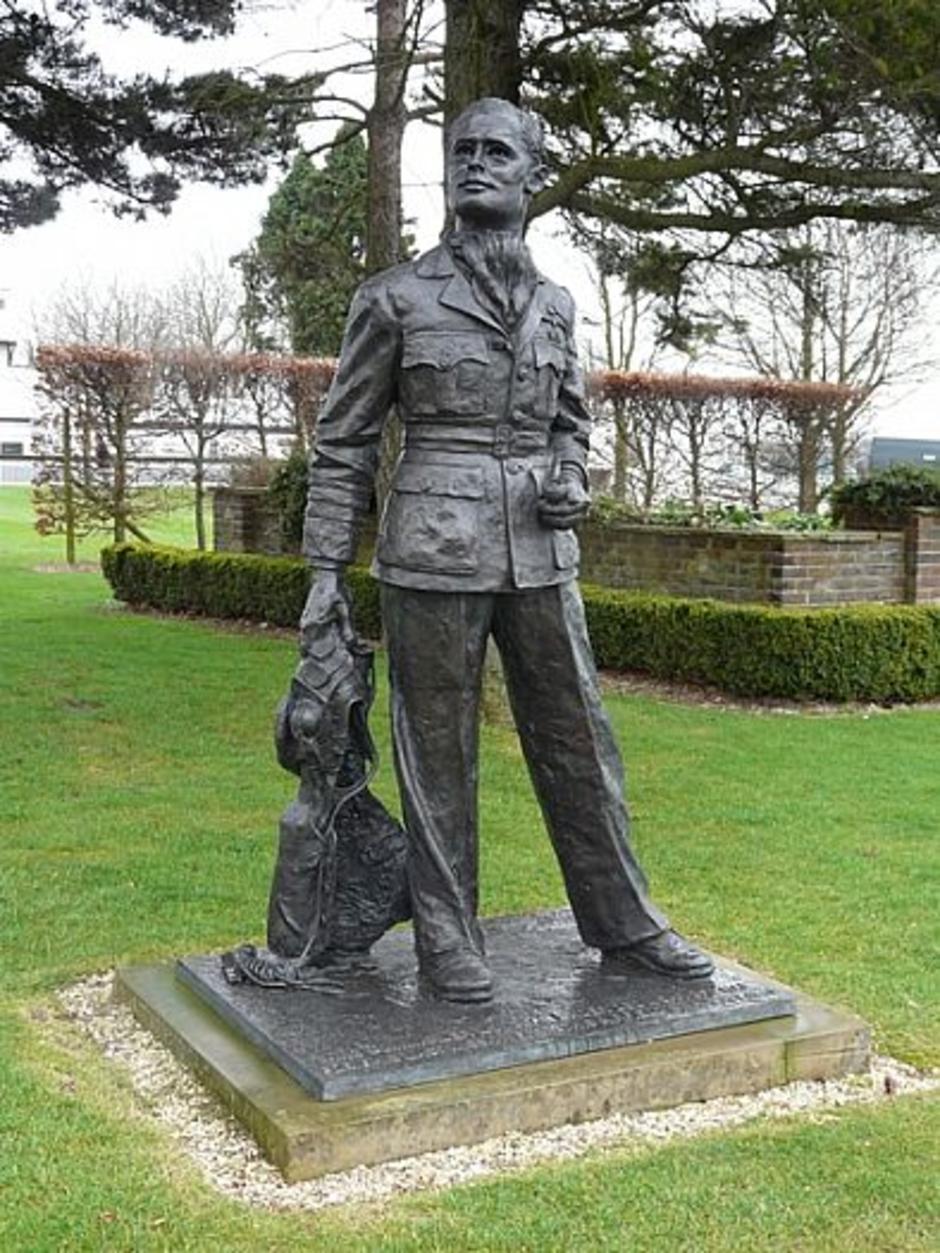 "ดักลาส เบเดอร์" (Douglas Bader) ... นักบินรบไร้ขา วีรบุรุษตัวจริงแห่ง ...