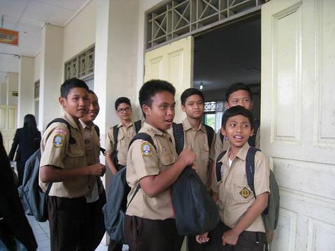 A Cultural Study TRIP to Indonesia: Warm Welcome from SMP 115 JHS ...